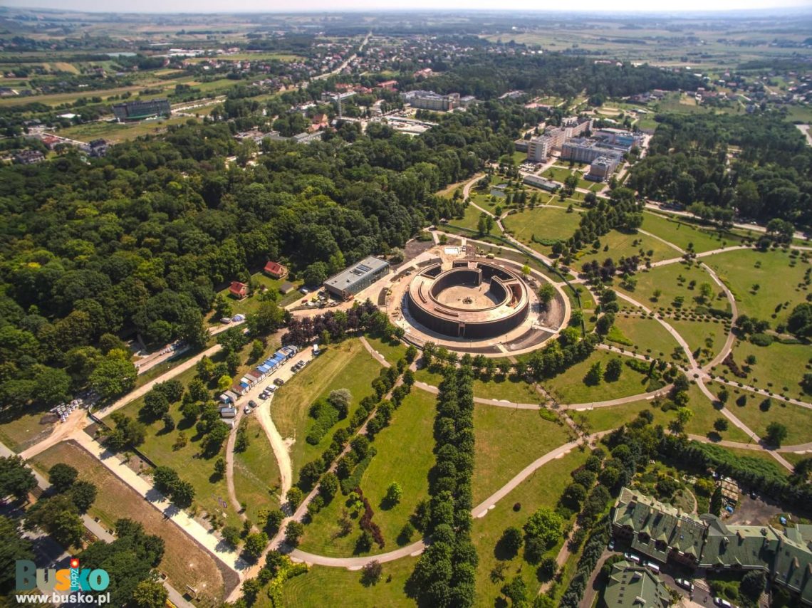 Busko-Zdrój/Otwarto jedną z największych i najnowocześniejszych tężni ...