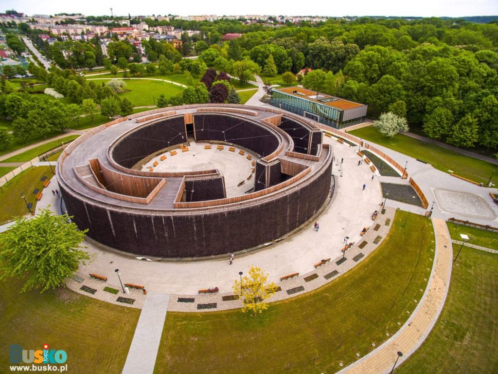 Busko-Zdrój/Otwarto jedną z największych i najnowocześniejszych tężni ...